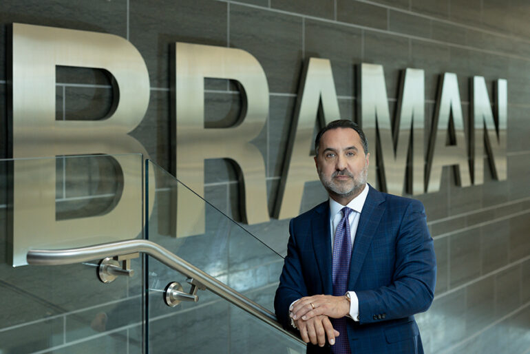 Mike Rodríguez, el rostro de los autos de lujo en Miami – Revista ...