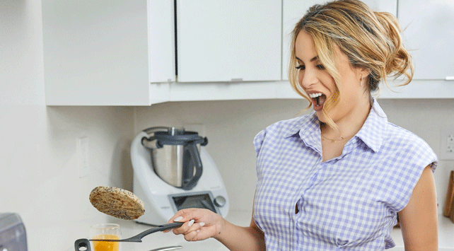 Michelle Posada publicó su nuevo libro «En la Cocina con Michi ...