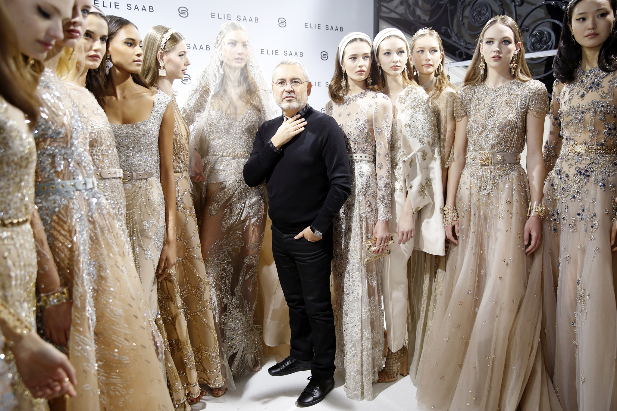Elie Saab lleva la alta costura a Riyadh Season con «The 1001 Seasons ...