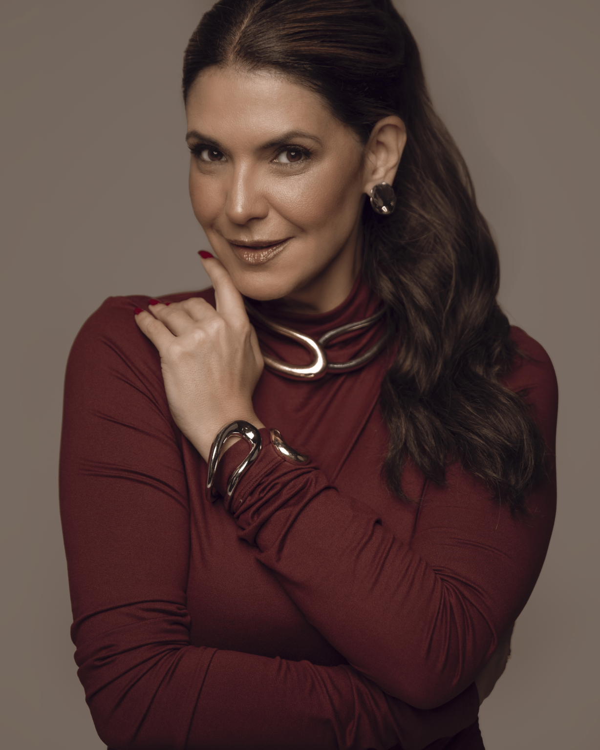 Conectando Mundos: Gloria Garcés, la Mujer Detrás del Cambio – Revista ...
